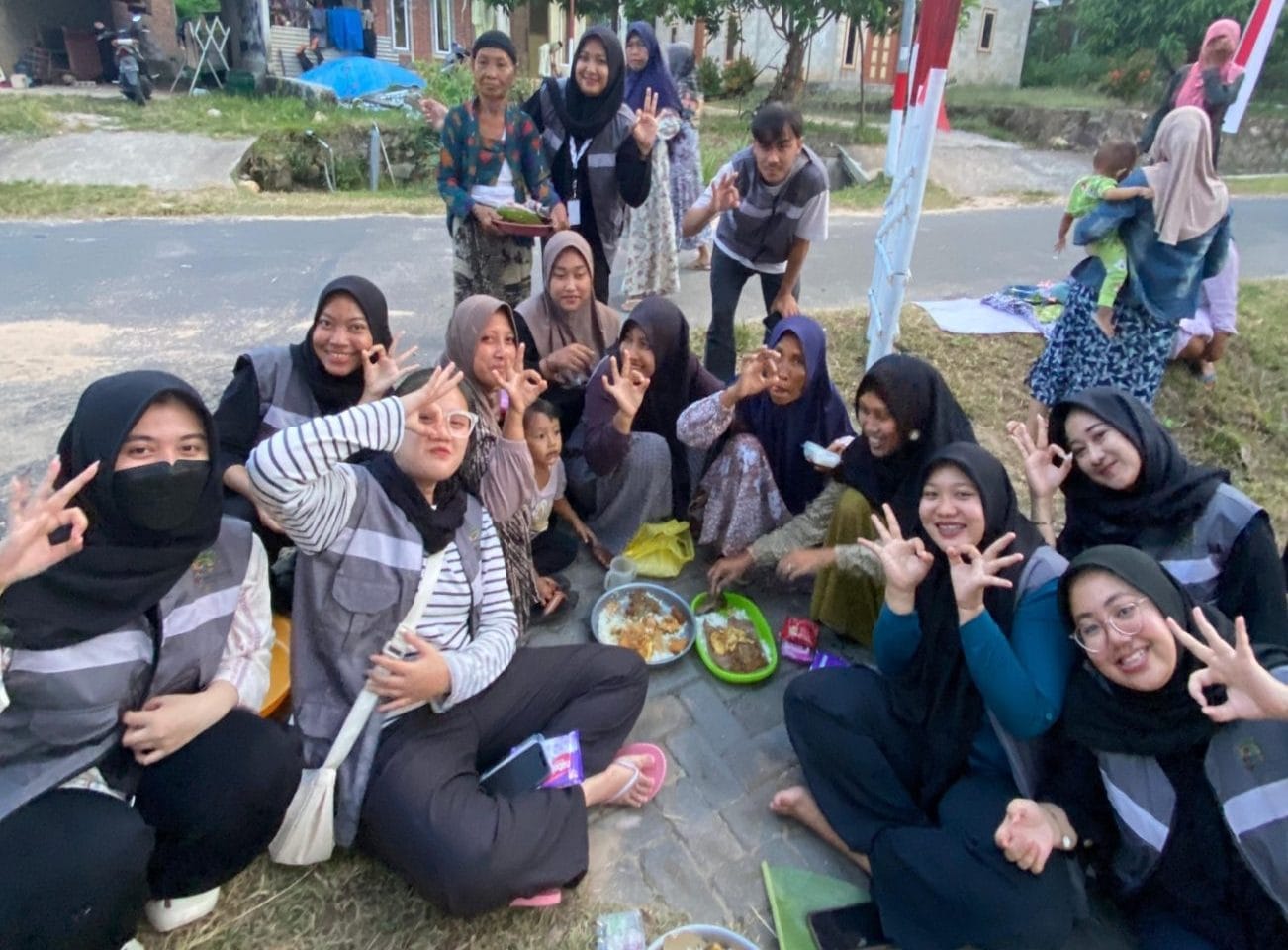 Mahasiswa KKN Universitas PGRI Semarang Berpartisipasi dalam Tradisi ...