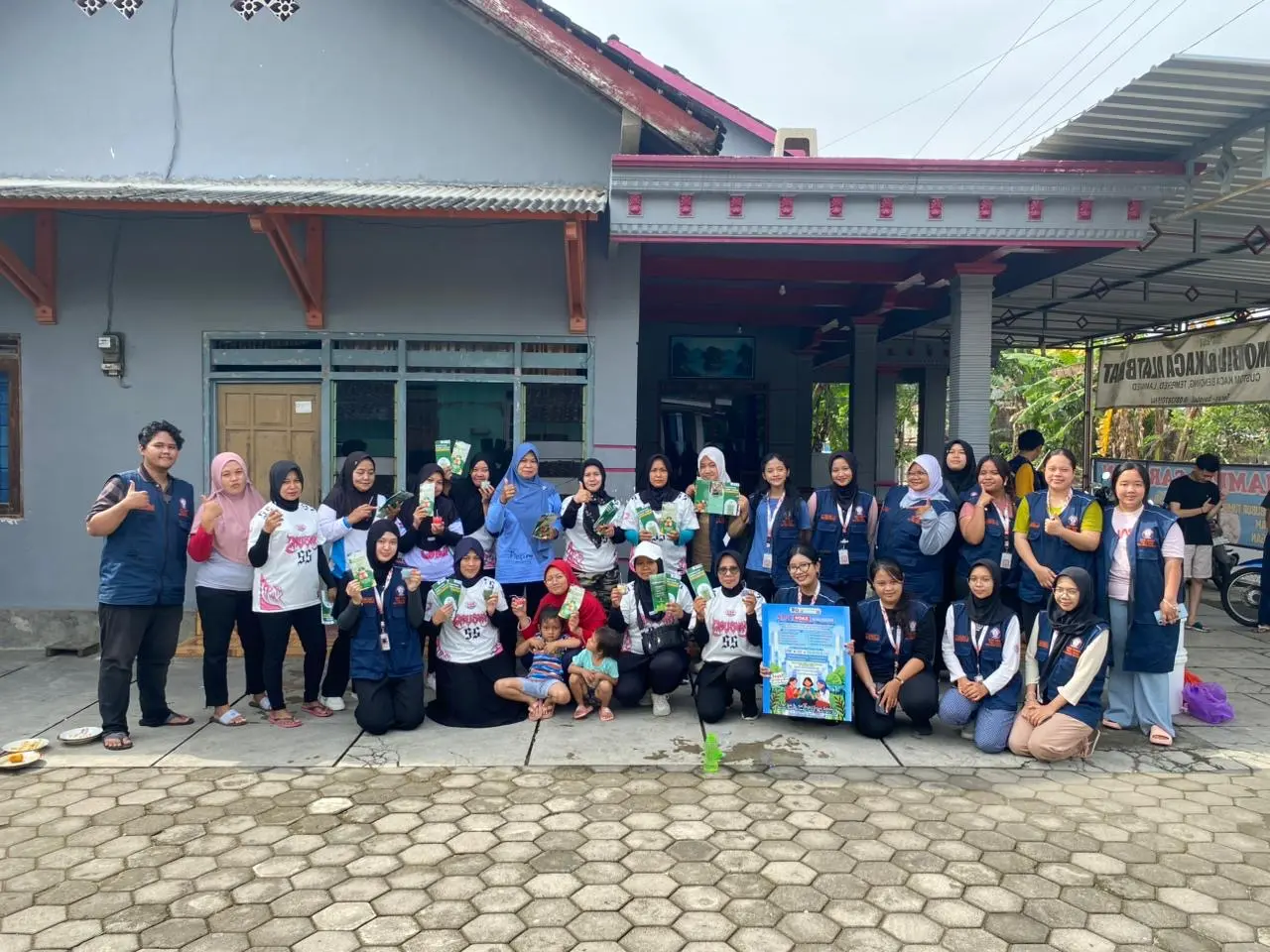 Minyak Jelantah Disulap Jadi Lilin Wangi, Begini Kegiatan Mahasiswa KKN ...